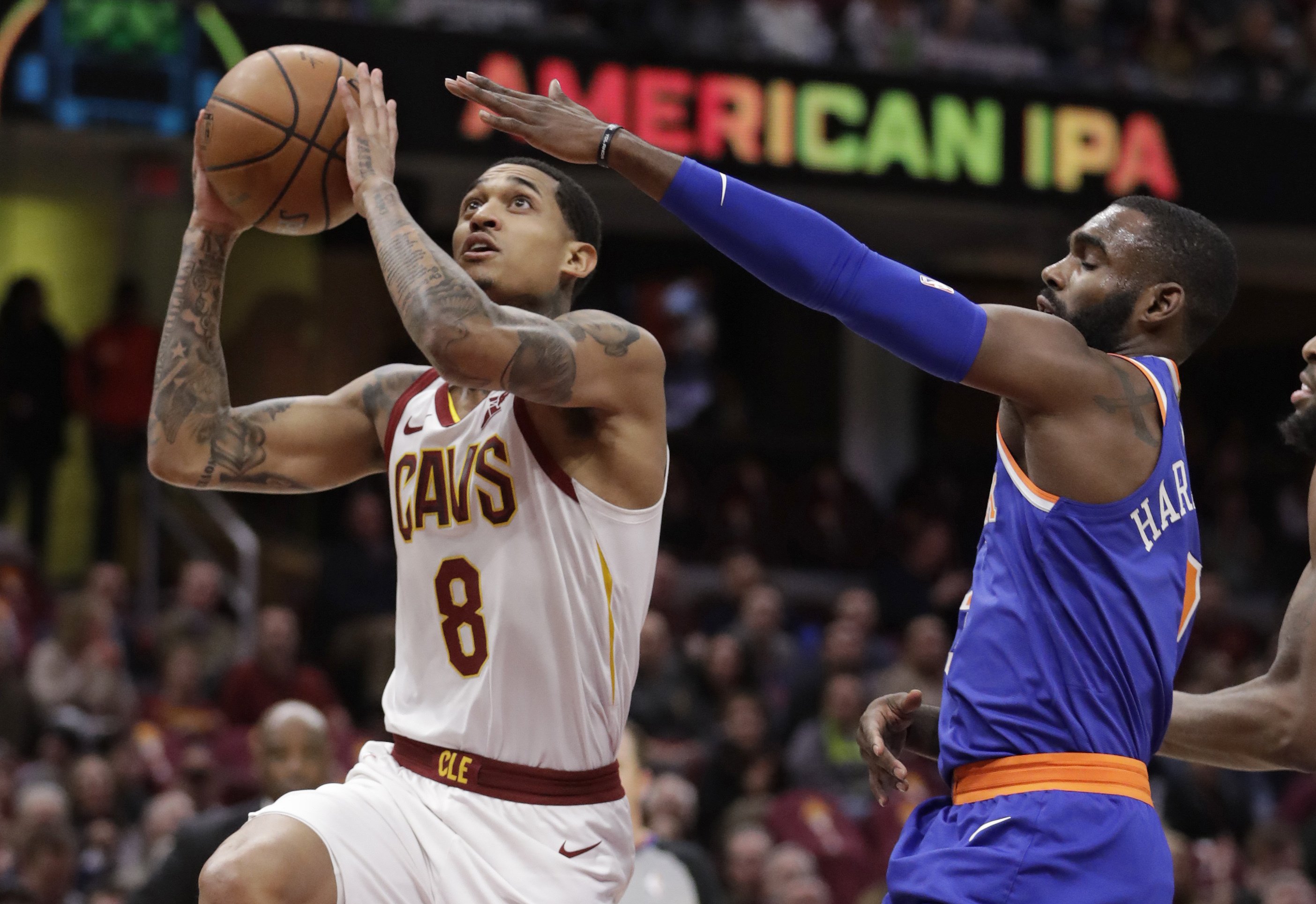 Clarkson suma 28 puntos; Cavs vencen a Knicks | AP News