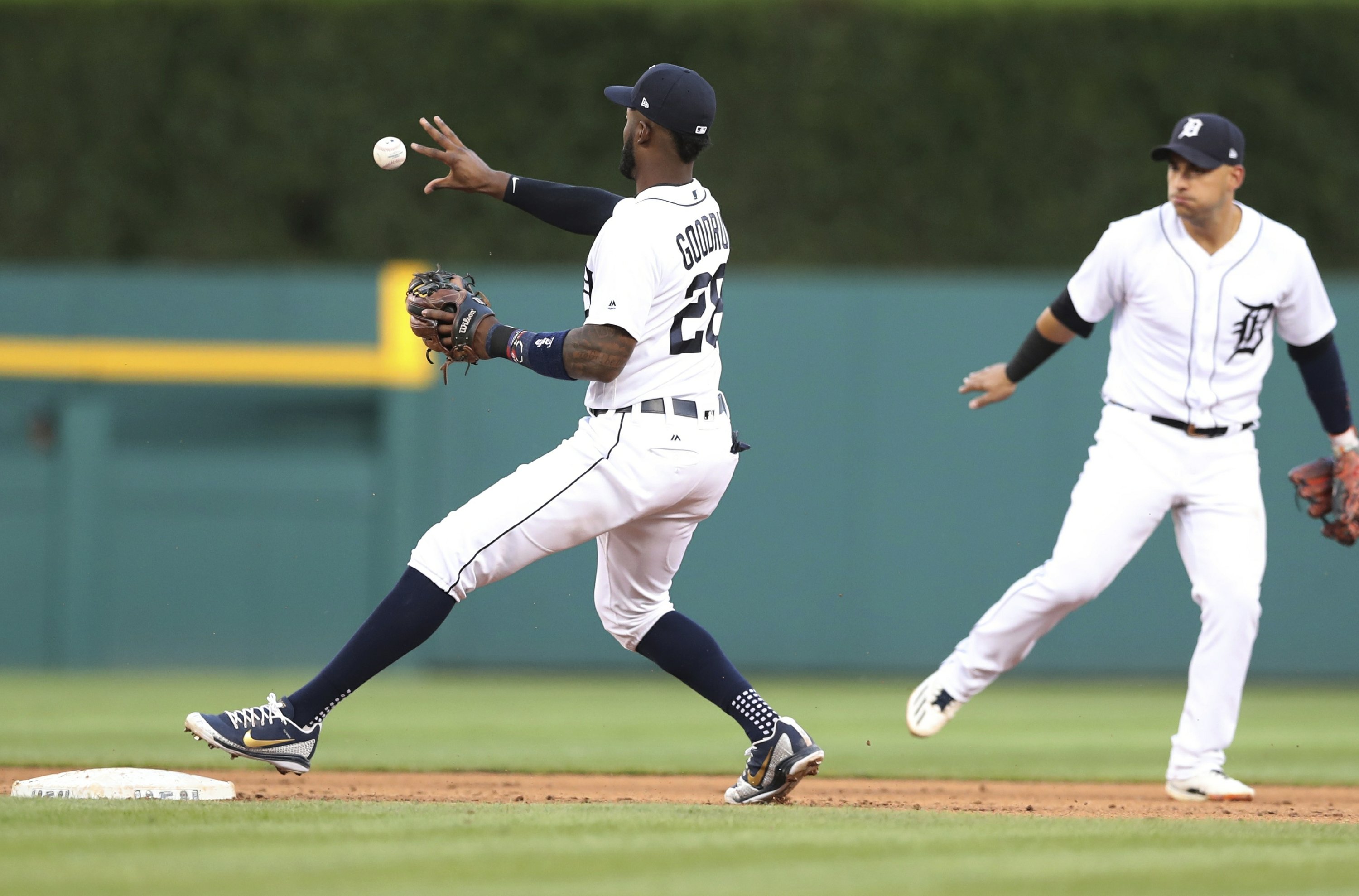 Reyes keys 4-run rally in 8th, Tigers beat Twins 5-2 | AP News