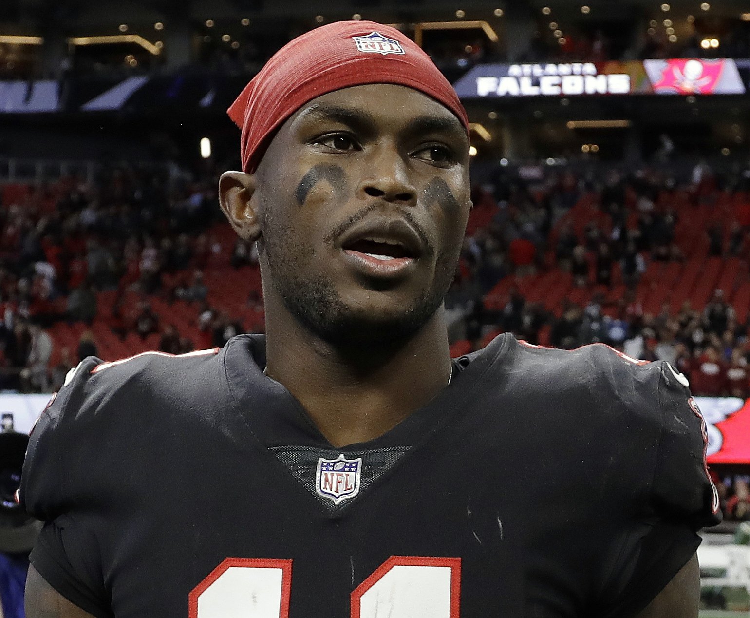 Falcons WR Julio Jones will report to training camp | AP News