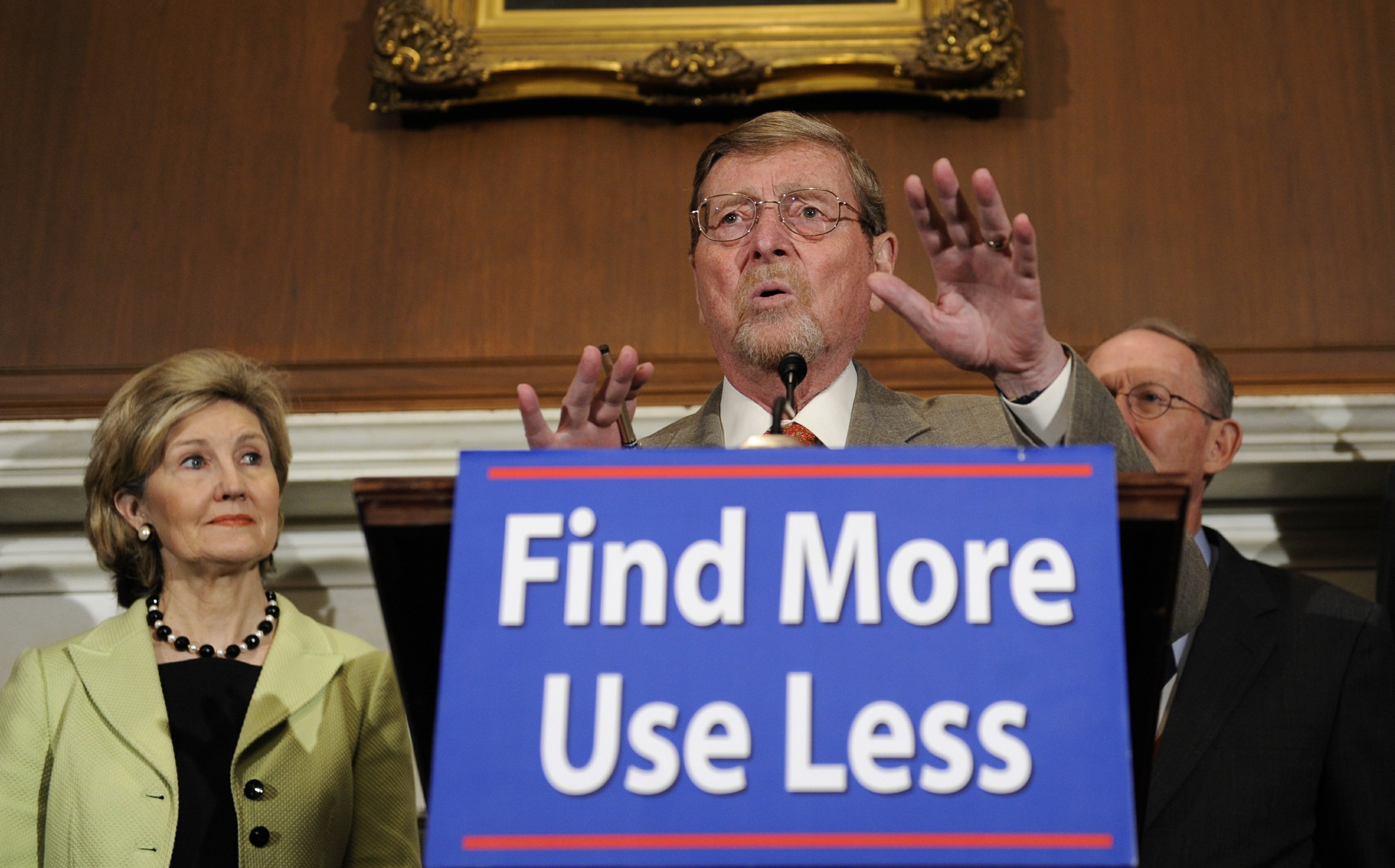 Longest serving New Mexico senator leaves bipartisan legacy | AP News