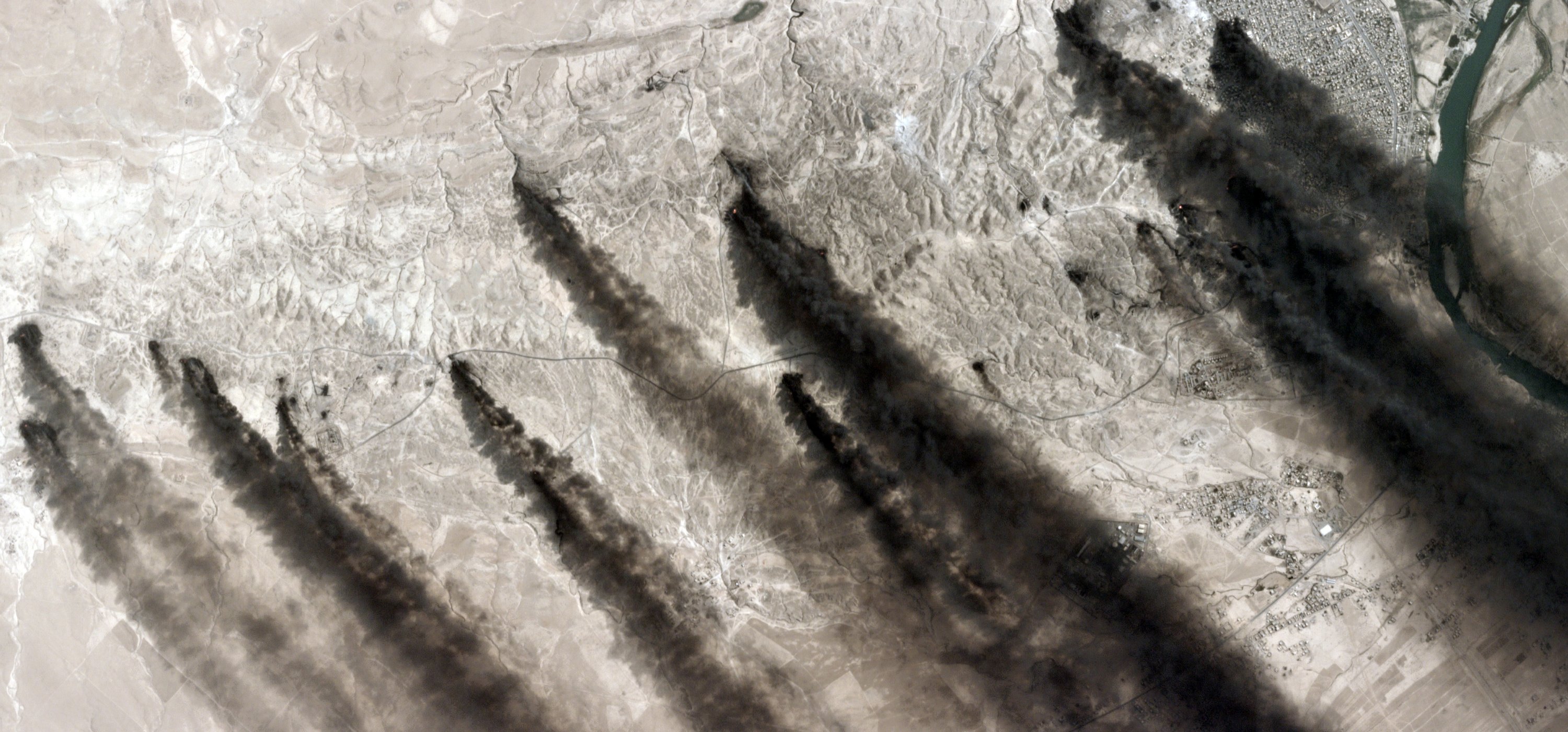 AP Exclusive: Iraq oil fires could jeopardize Mosul mission | AP News