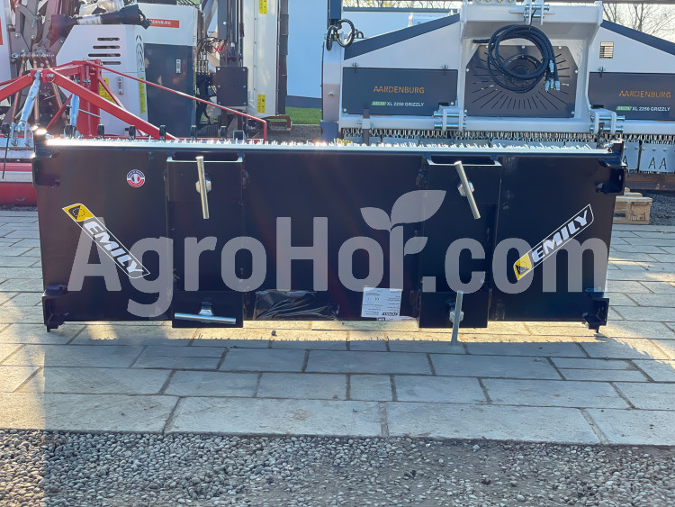 Emily, Kehrmaschine Palettengabel 242 cm | Agrohof GROUP