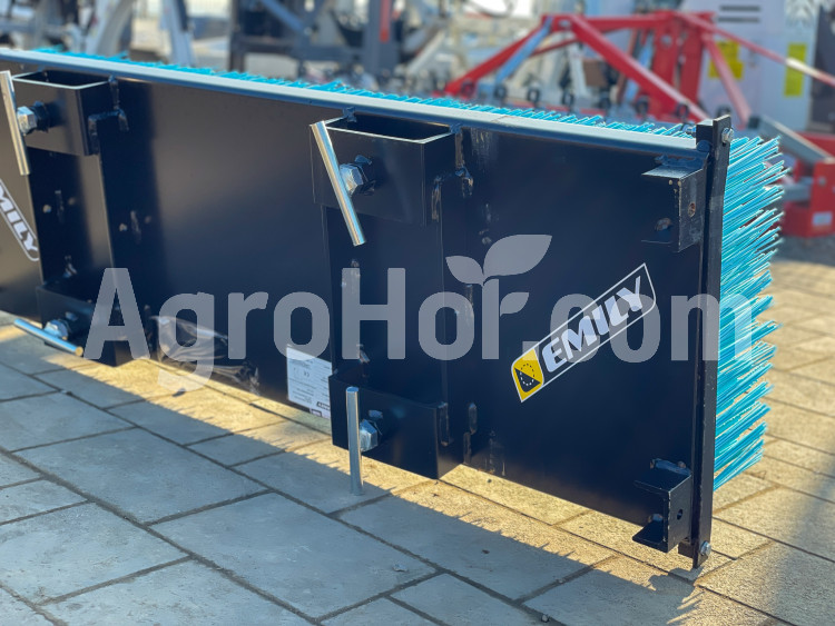 Emily, Kehrmaschine Palettengabel 242 cm | Agrohof GROUP