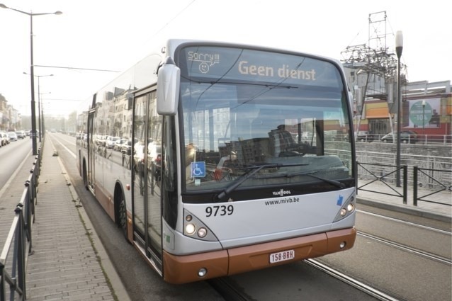 STIB drivers demand right to wear short pants