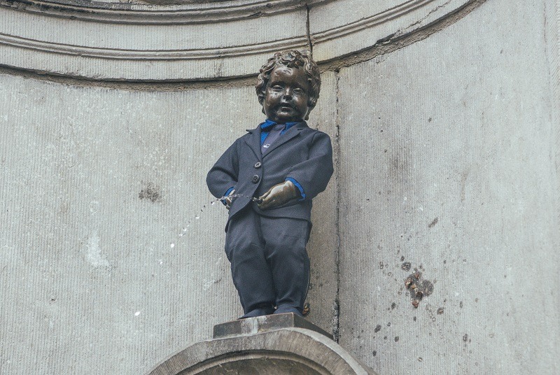 Manneken Pis gets new STIB-uniform