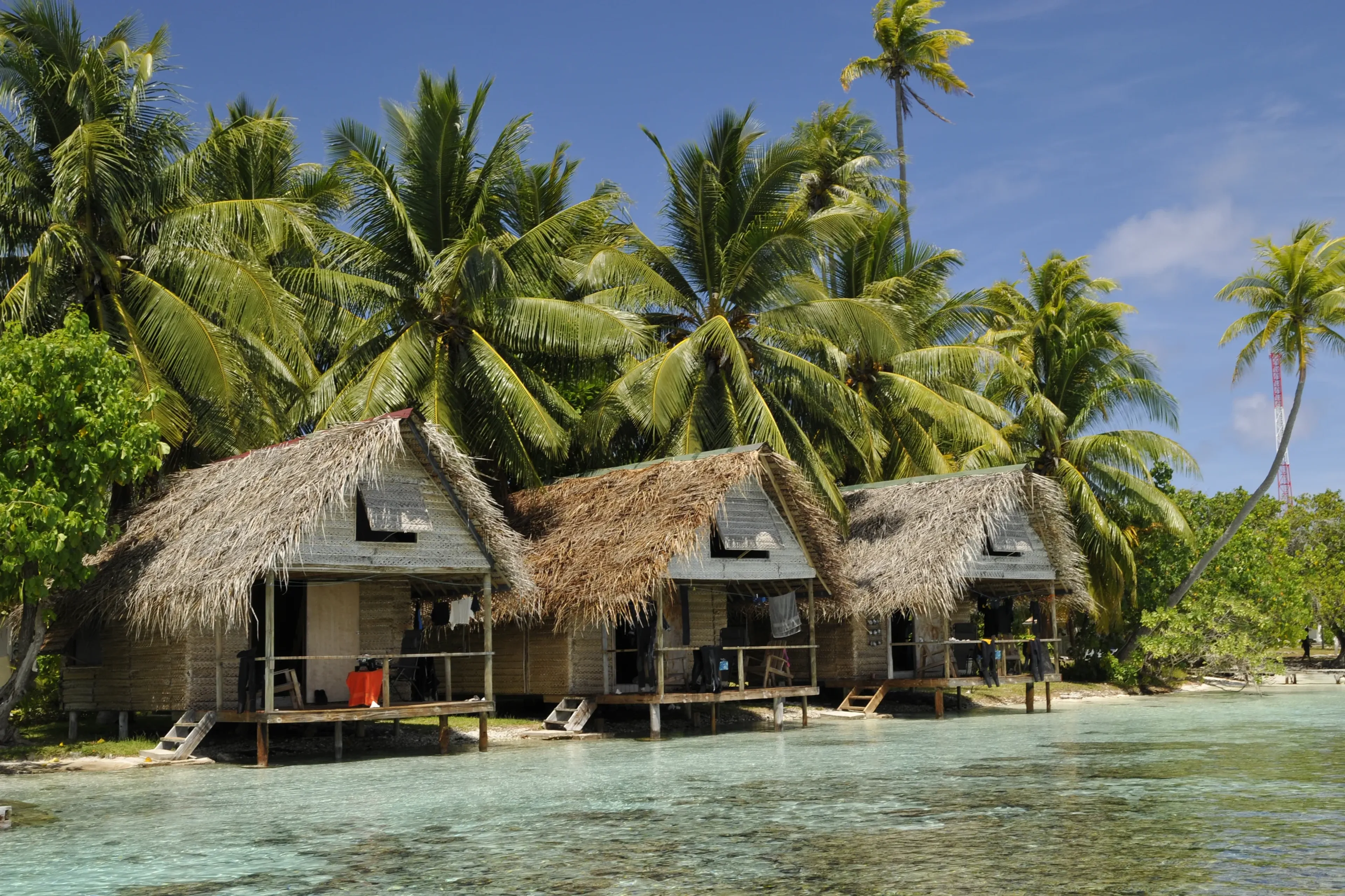 Explorez le lagon aux couleurs infinies de bleu de Fakarava | SeaCrush