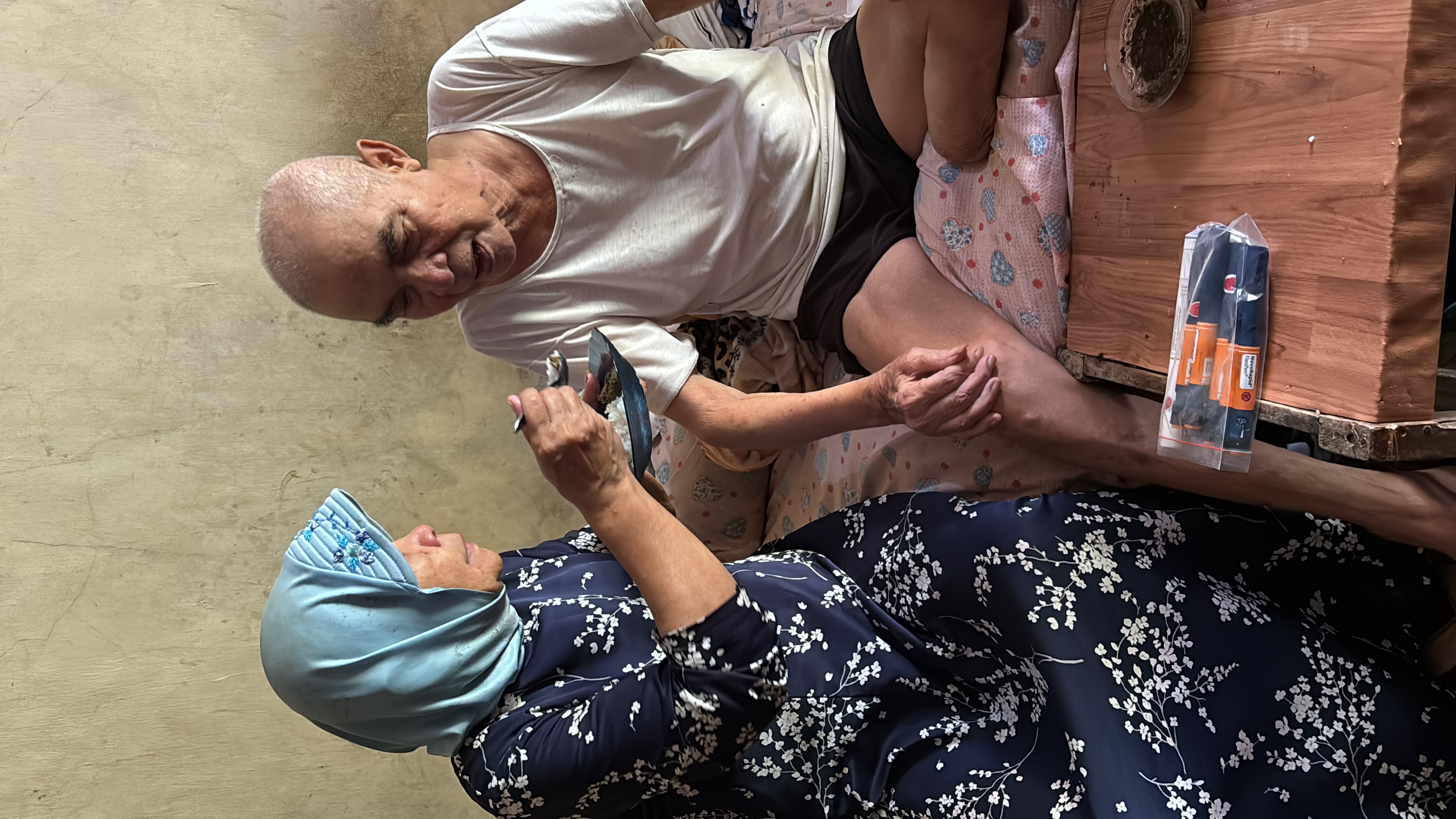 SharingHappiness | Sepasang Lansia Berjuang Hidup dan Sembuh Dari Sakit Parah