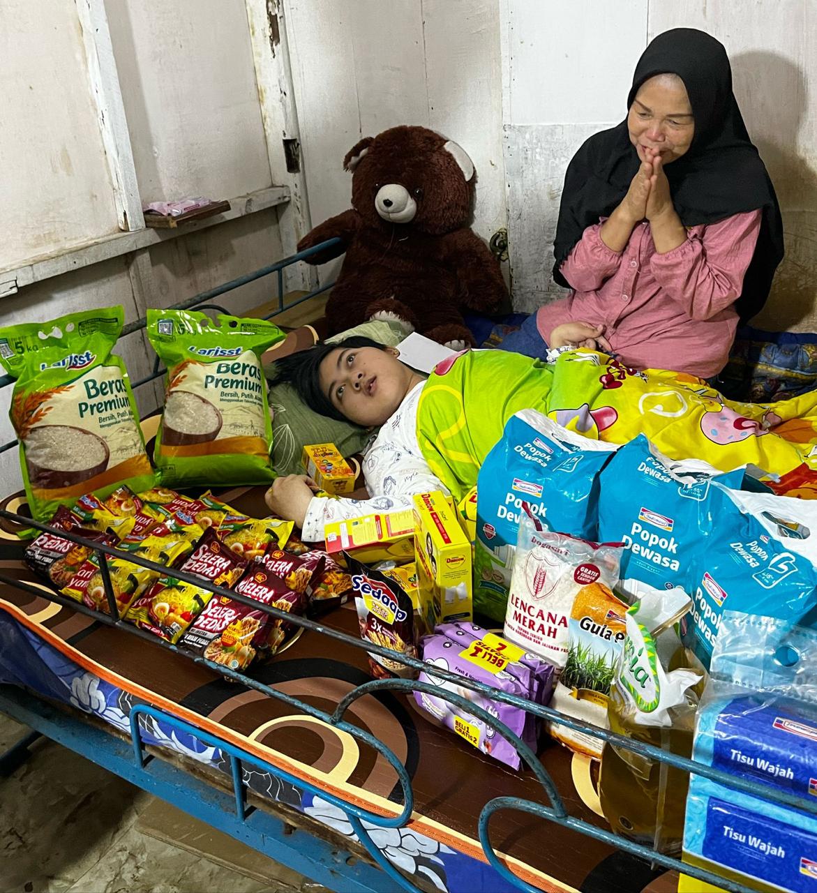 SharingHappiness | Perjuangan Sang Ibu Merawat Anak Lumpuh Seorang Diri