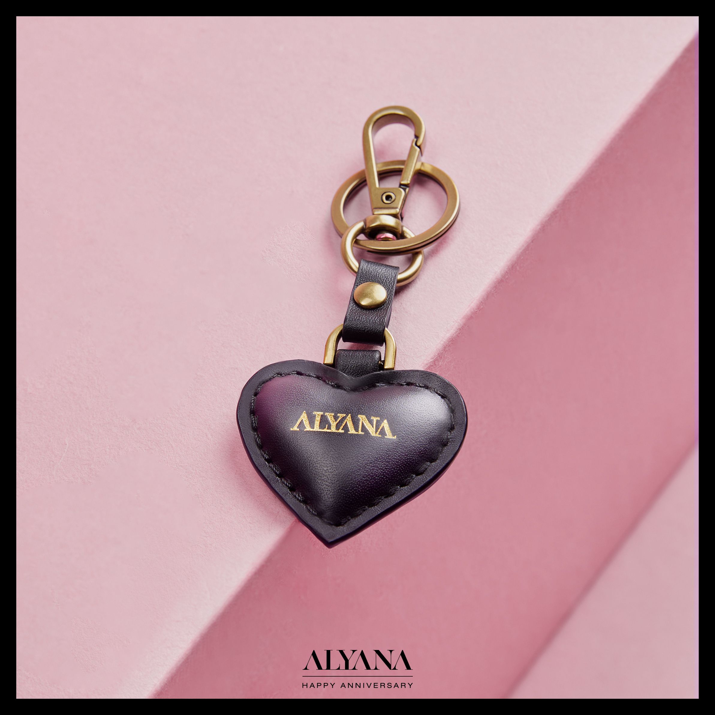 เป๊ก ผลิตโชค เปิดตัวคอลเล็กชันใหม่ของ ALYANA ฉลองครบรอบ 2 ปี วางจำหน่าย 25 ก.ค.นี้