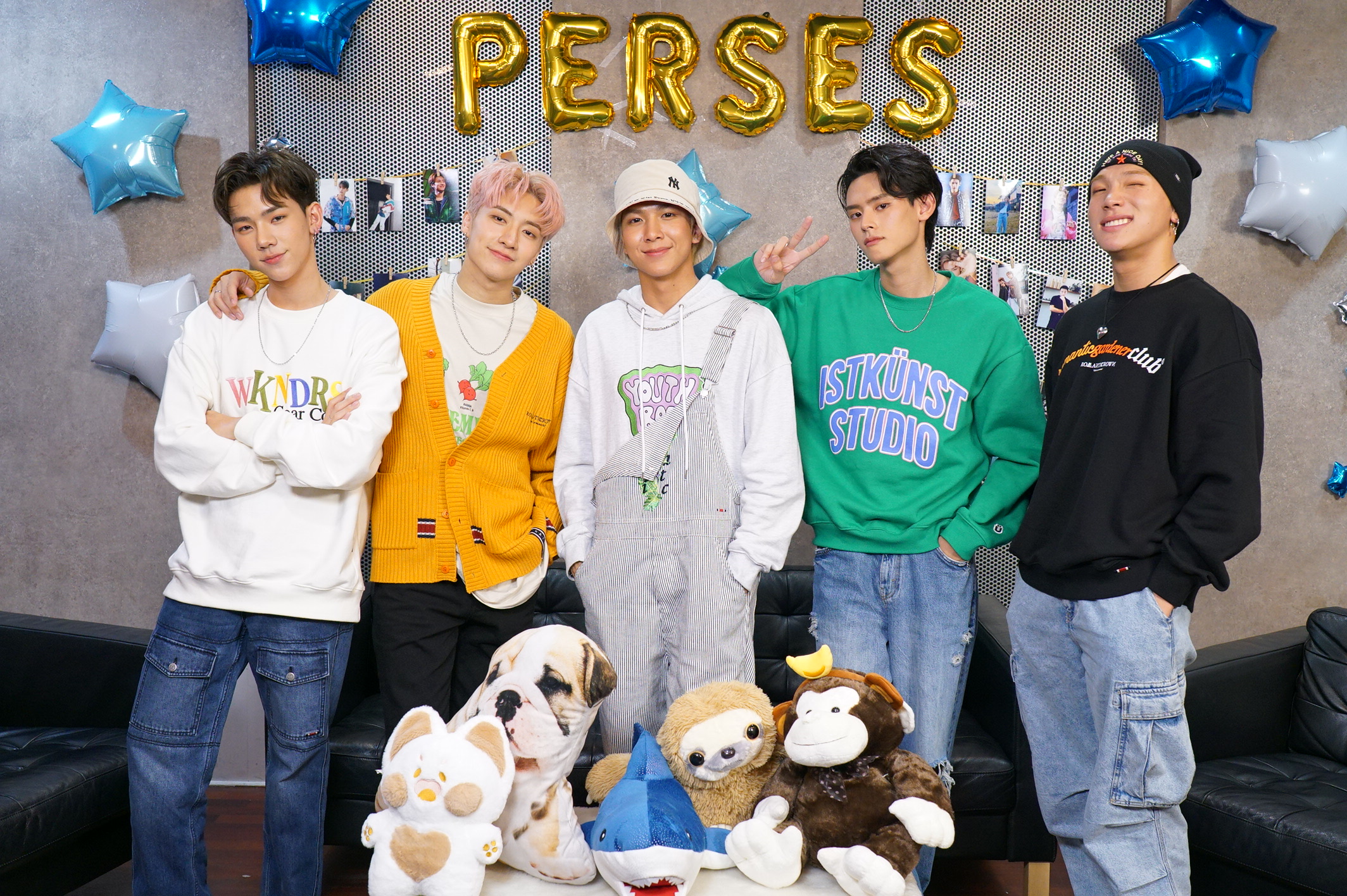 ถึงแม้เพลง TOUCHDOWN (ใกล้ดาว) จะเติมพลังใจให้ ‘PIECES’ แค่ไหน... แต่ยังไงก็ไม่สามารถต้านความรัก ...