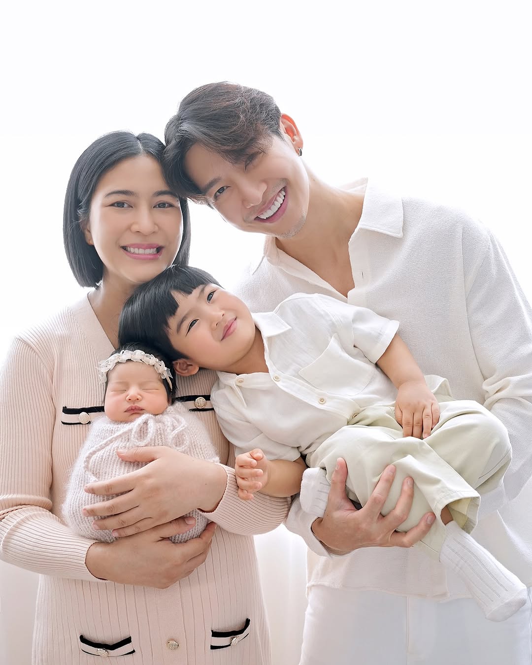 เผยภาพสมาชิก PJJP The Family หลัง จุ๋ย วรัทยา คลอดลูกสาวให้ชื่อ ‘เจเพิร์ล’ สุขภาพแข็งแรงทั้งคุณ ...