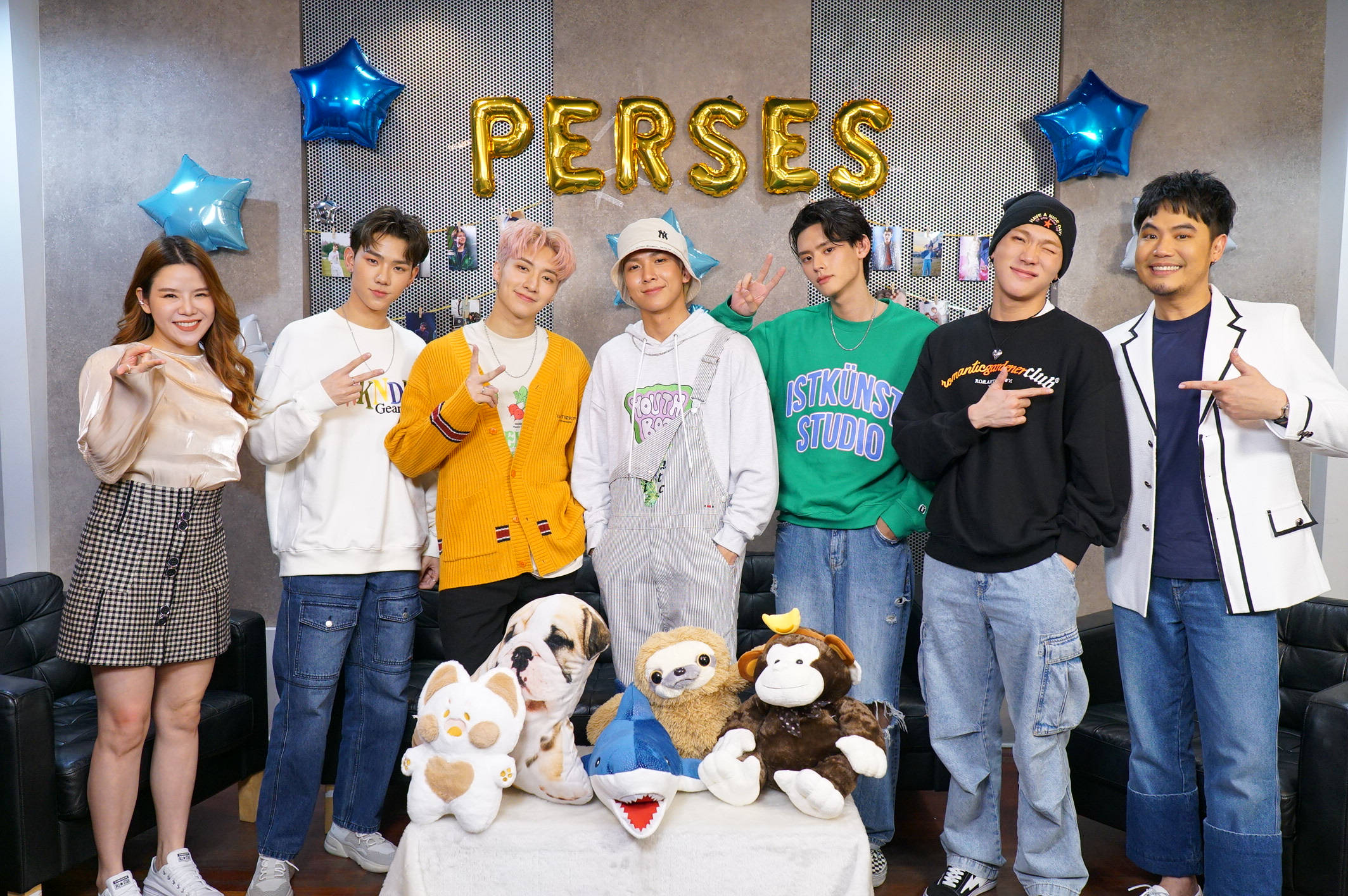 ถึงแม้เพลง TOUCHDOWN (ใกล้ดาว) จะเติมพลังใจให้ ‘PIECES’ แค่ไหน... แต่ยังไงก็ไม่สามารถต้านความรัก ...