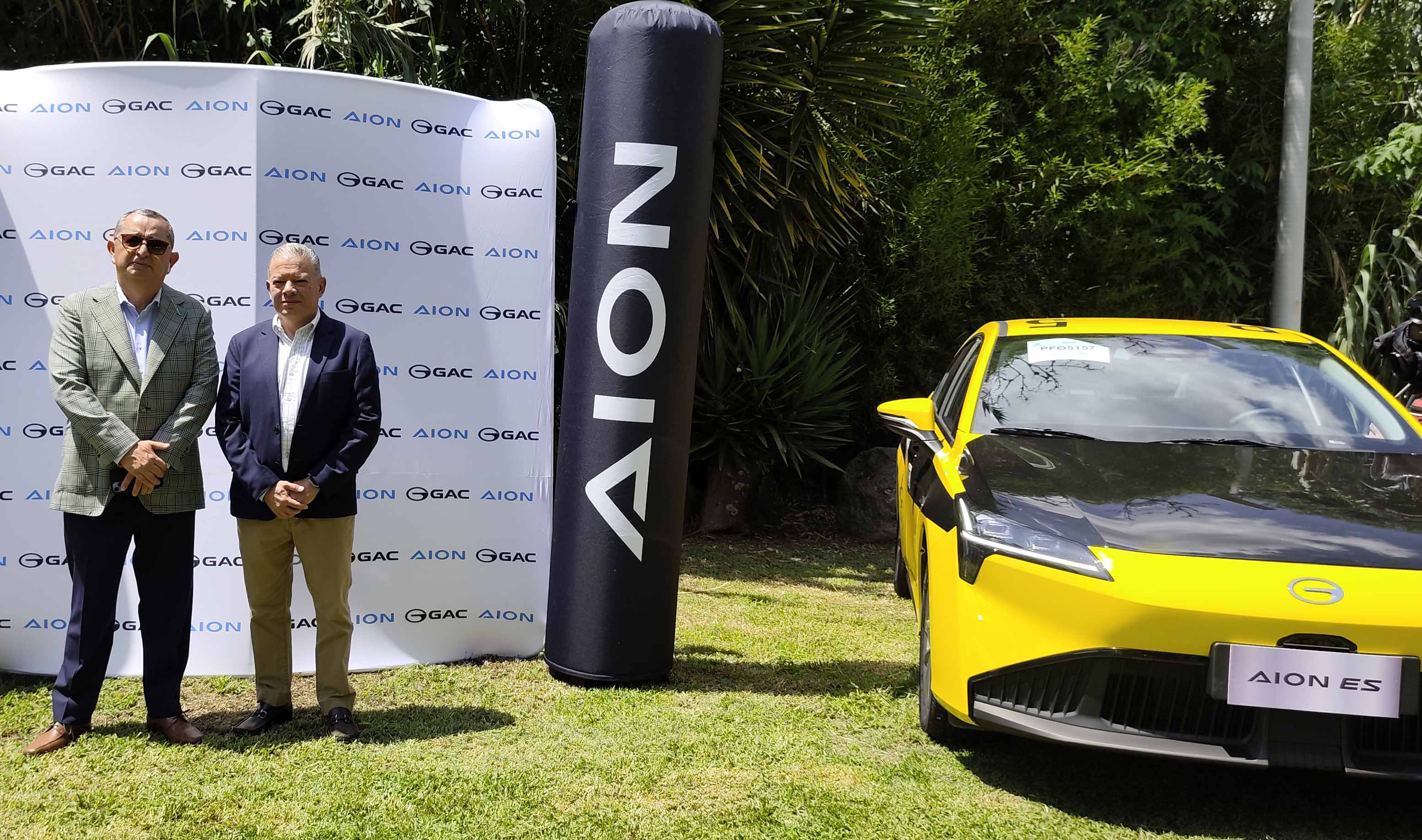 LA MARCA AUTOMOTRIZ GAC ENTREGA 10 UNIDADES DEL AION ES A FASTLINE