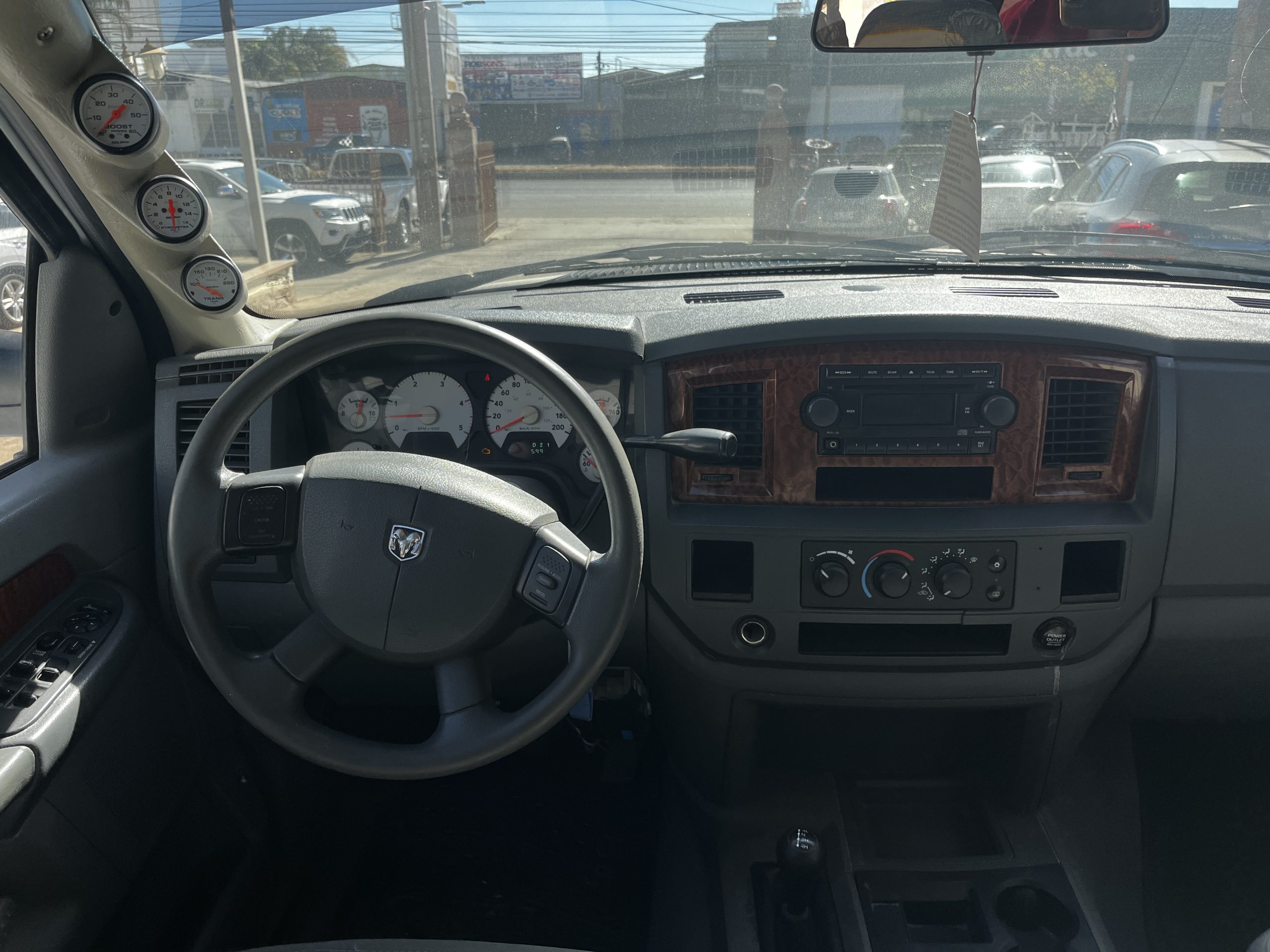 Dodge RAM Crew Cab 4x4 Doble Rodado 2006 Automático - Autos Guadalajara