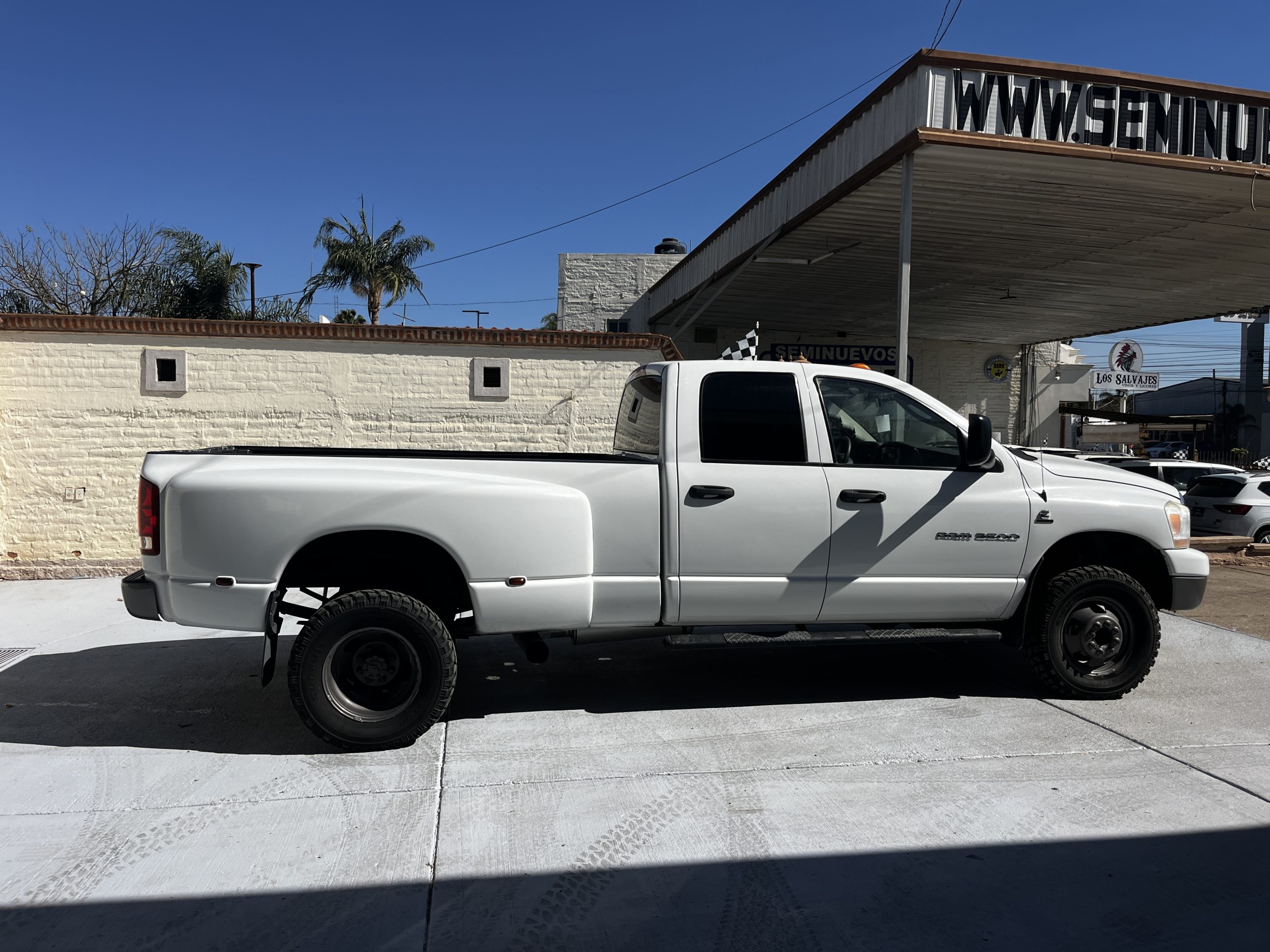 Dodge RAM Crew Cab 4x4 Doble Rodado 2006 Automático - Autos Guadalajara