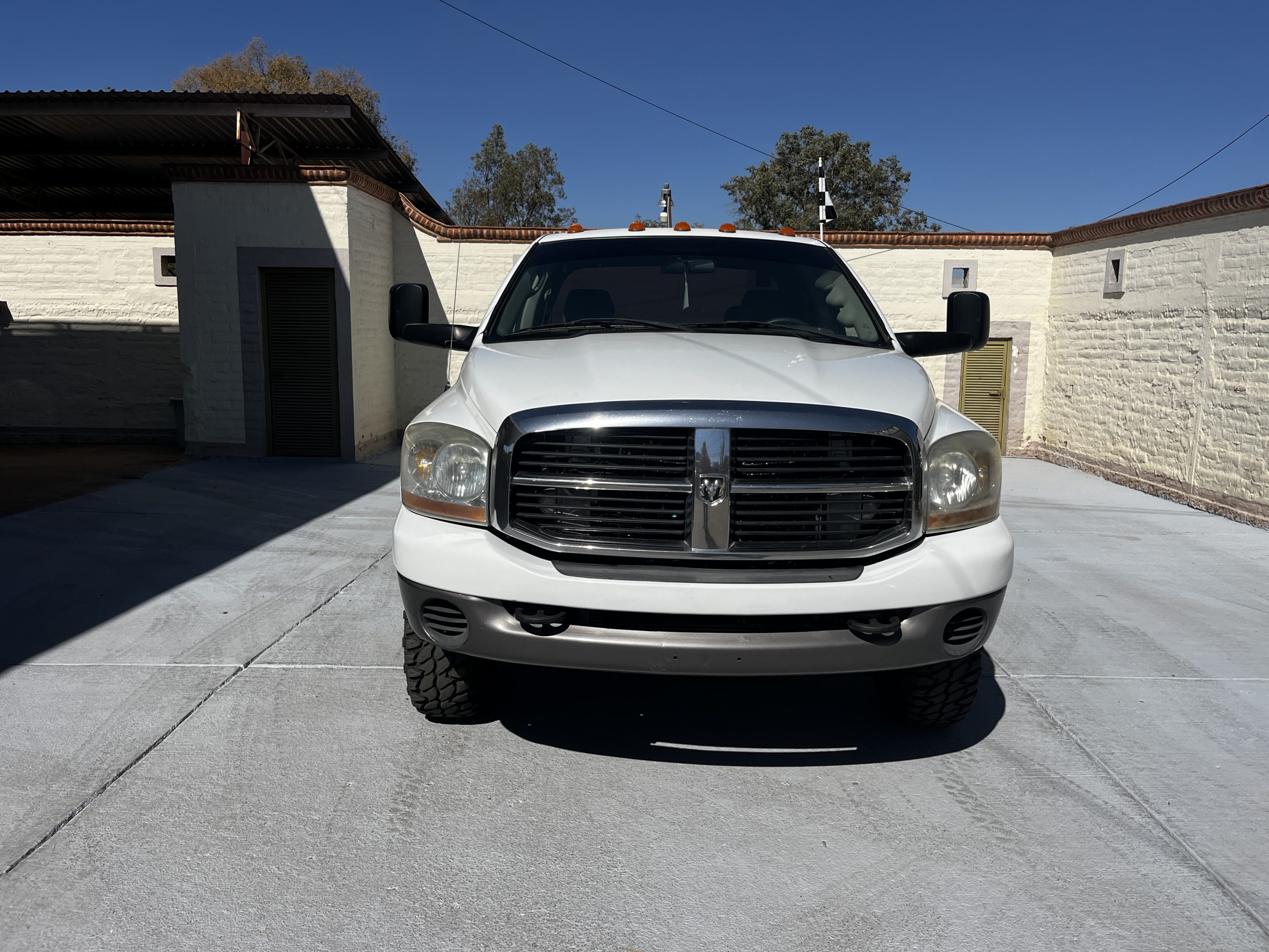 Dodge RAM Crew Cab 4x4 Doble Rodado 2006 Automático - Autos Guadalajara