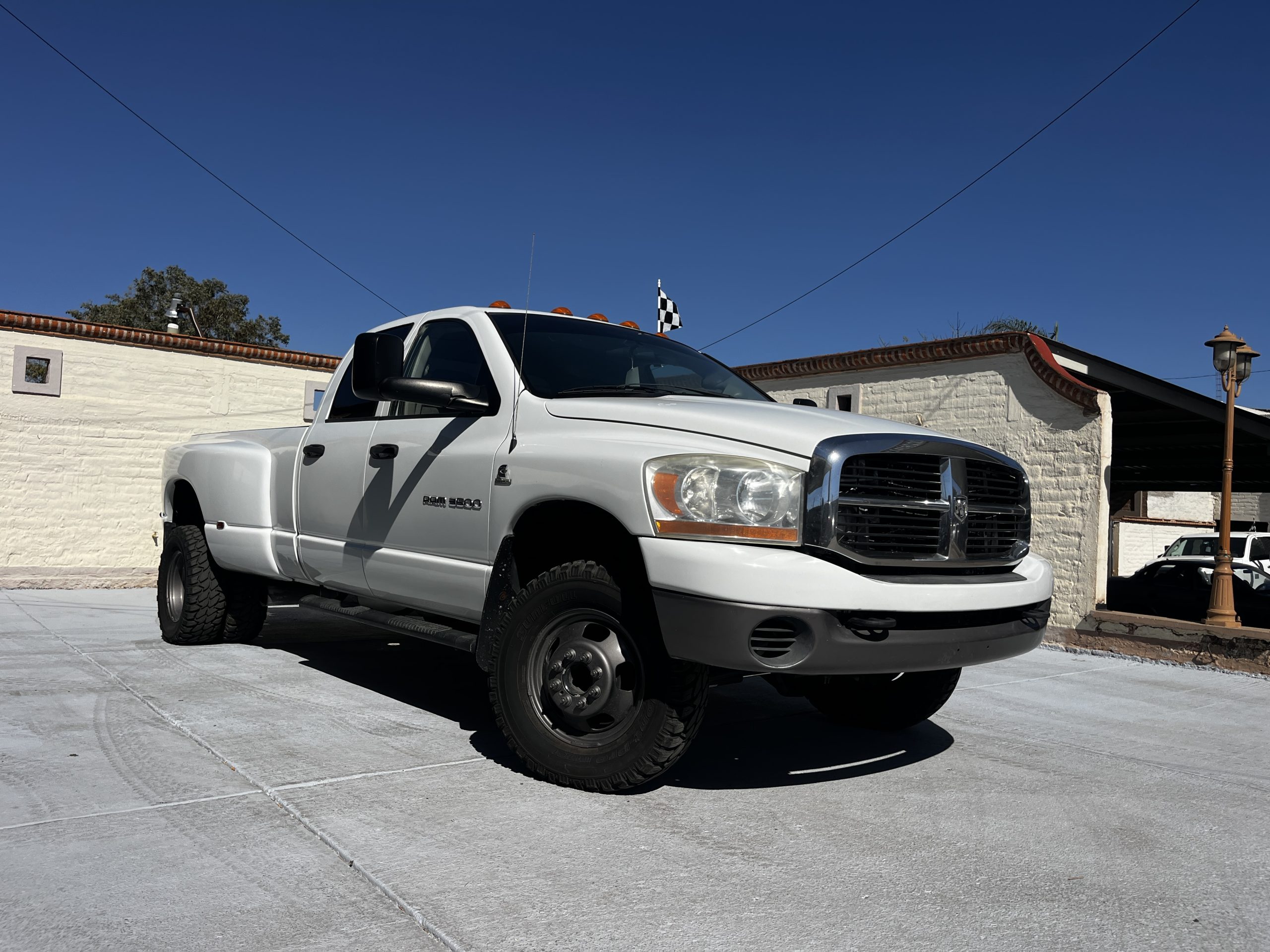 Dodge RAM Crew Cab 4x4 Doble Rodado 2006 Automático - Autos Guadalajara