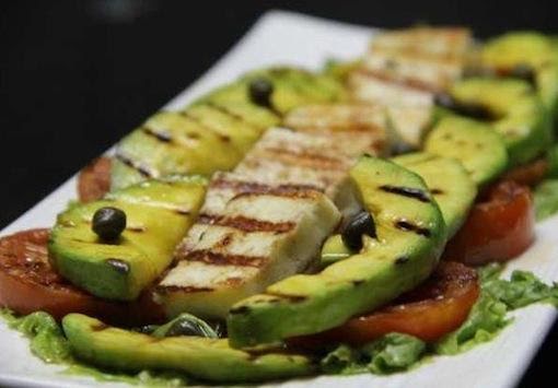 Brochetas de queso panela y aguacate. Uvas de postre de 173 Kcal ...