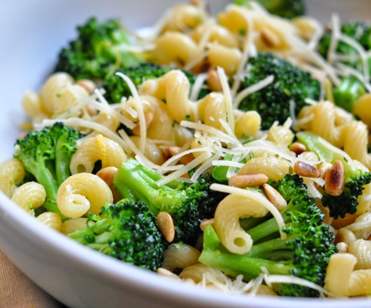 Pasta con brócoli de 129 Kcal - Receta fácil en la app Avena