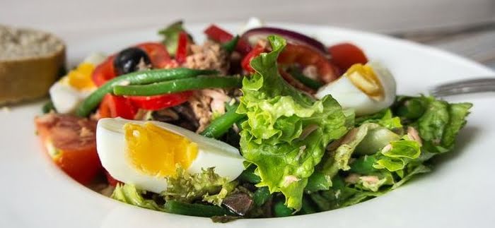 Huevo cocido con verdura de 127.2 Kcal - Receta fácil en la app Avena