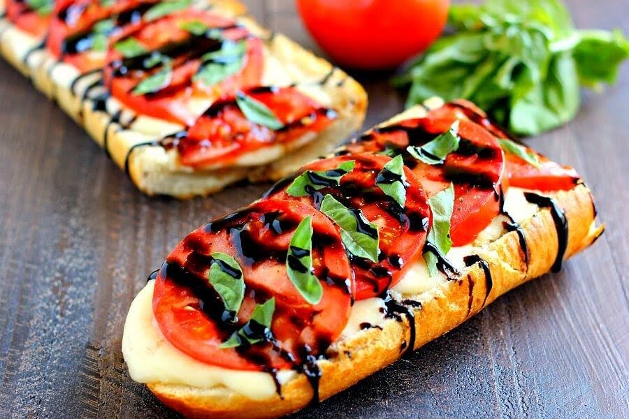 Baguette caprese de 198.1 Kcal - Receta fácil en la app Avena
