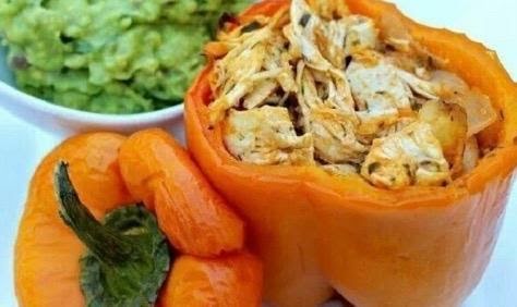 Pimiento relleno de pollo de 36 Kcal - Receta fácil en la app Avena