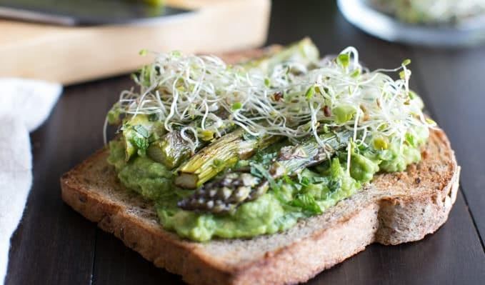 Pan tostado de espárrago y alfalfa de 163 Kcal - Receta fácil en la app ...