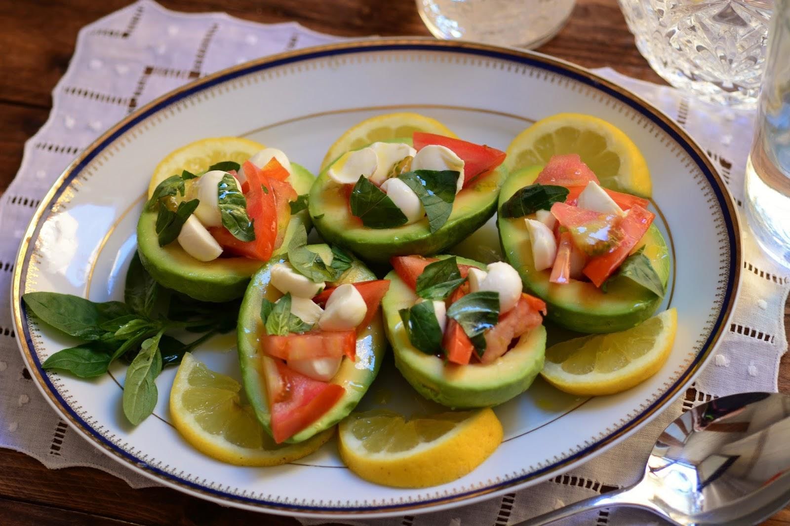 Aguacate Relleno De Mozarella de 178 Kcal - Receta fácil en la app Avena