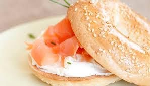 Baguette de salmón y queso crema de 173 Kcal - Receta fácil en la app Avena