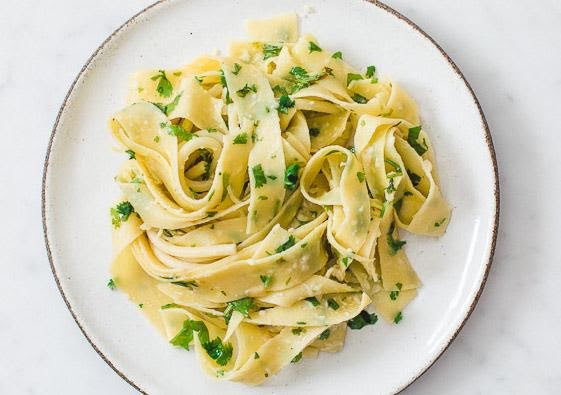 Pasta al cilantro con mozzarella de 209 Kcal - Receta fácil en la app Avena