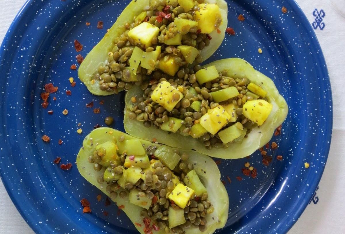 Chayote relleno de lentejas de 198.2 Kcal - Receta fácil en la app Avena