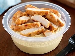 Pechuga de pollo con hummus de 146.6 Kcal - Receta fácil en la app Avena