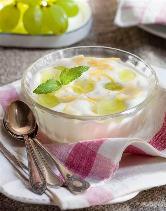 Yogurt with pears de 181 Kcal - Receta fácil en la app Avena