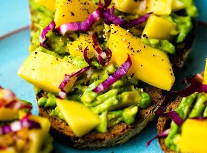 Mango and avocado toast with broccoli de 210 Kcal - Receta fácil en la ...