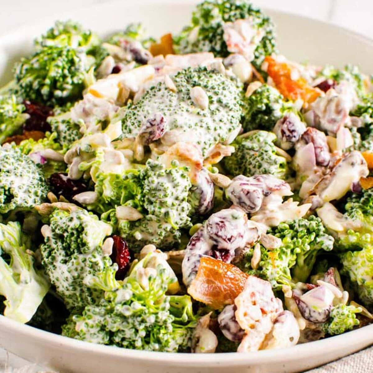Healthy Broccoli Salad de 451 Kcal - Receta fácil en la app Avena