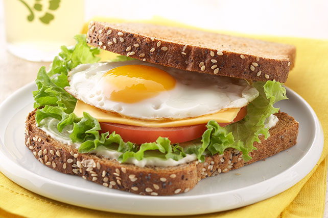 Sándwich integral de huevo y verdura de 226 Kcal - Receta fácil en la ...