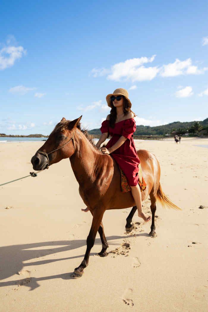 Liburan Seru di Pantai Rua | Nikmati Suasana Bareng Bobobox