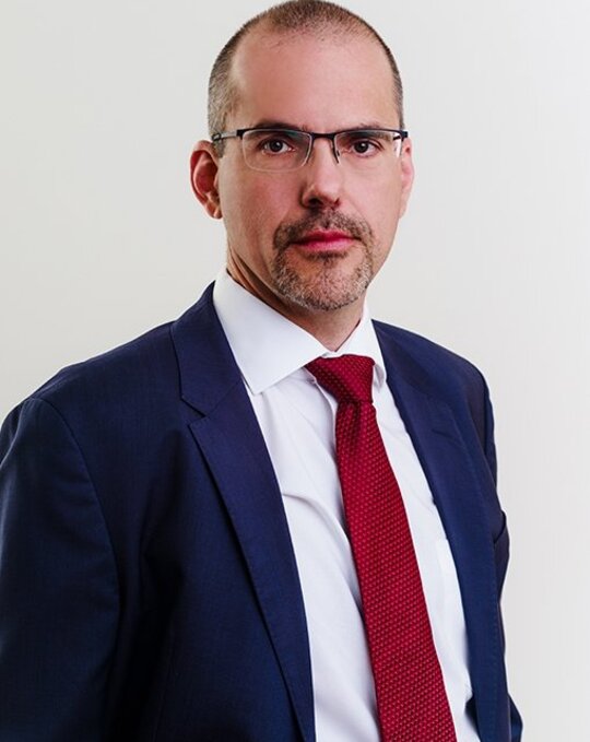 Becher Ákos