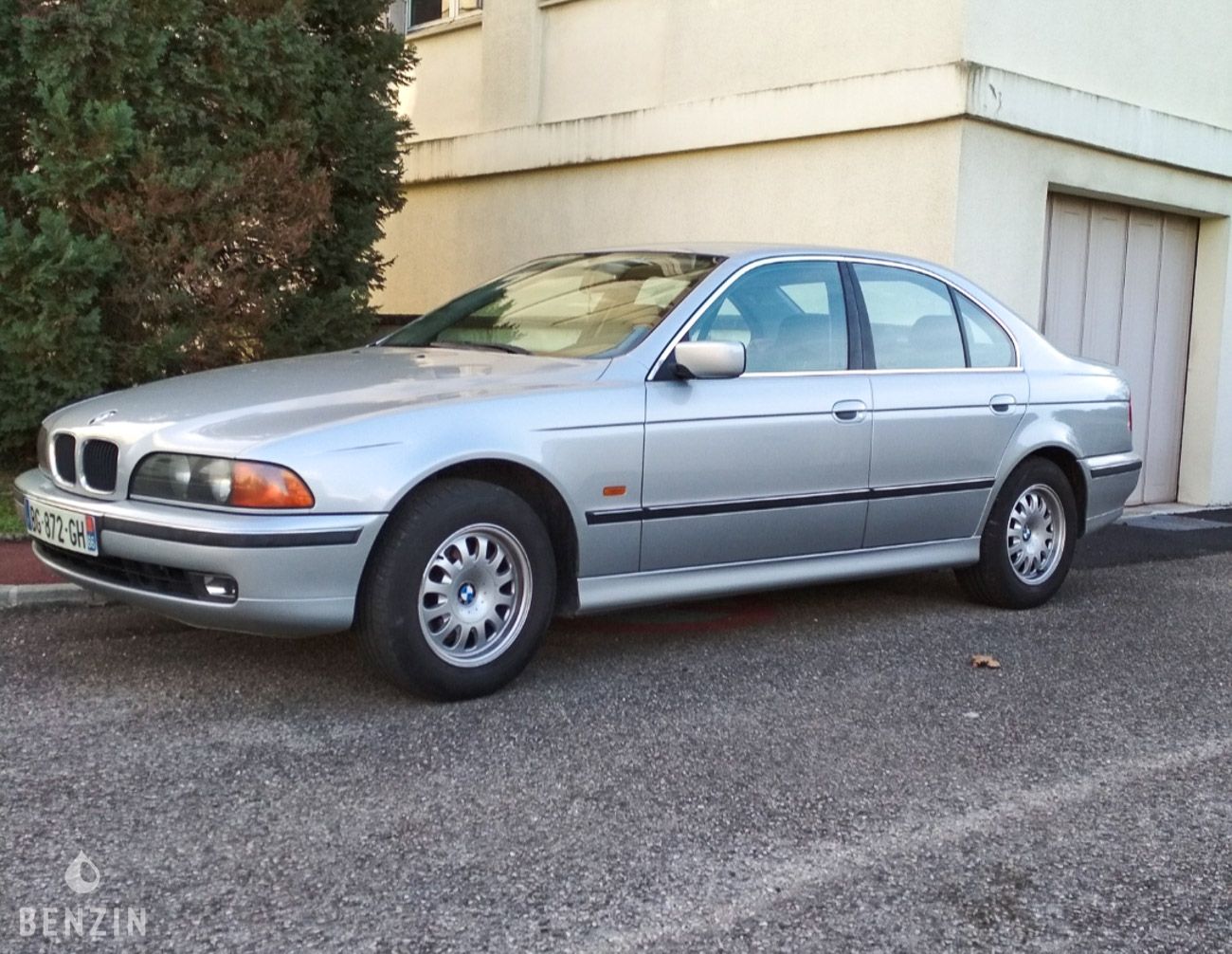 Benzin - BMW 528i e39 - 1996