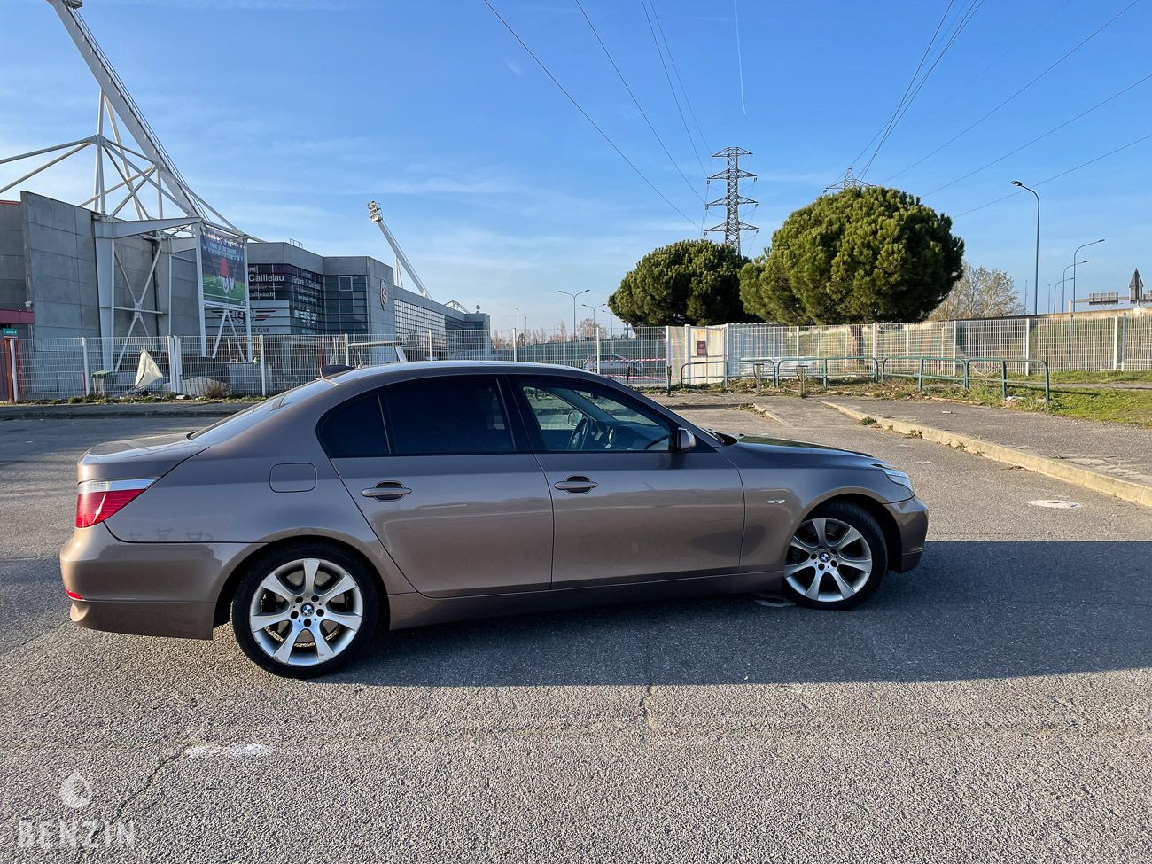Benzin - BMW 545i e60 - 2004