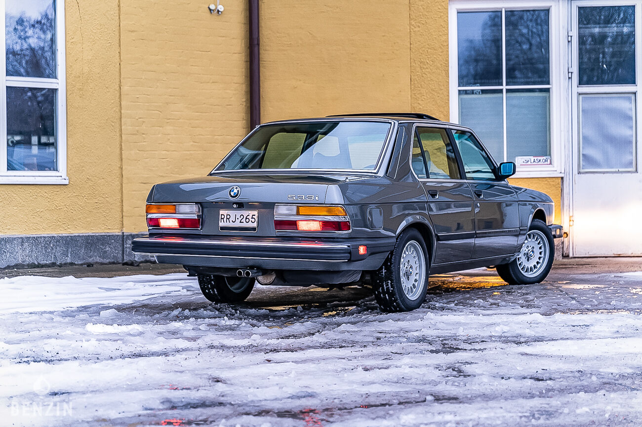 Benzin - BMW 533i e28 - 1984