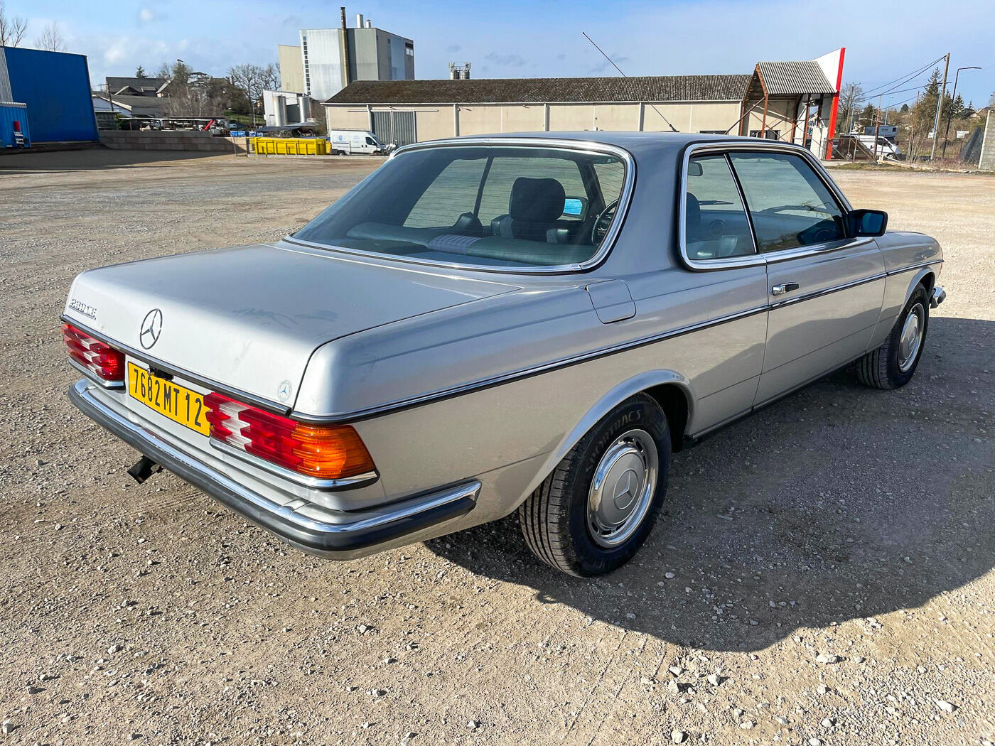 Benzin - Mercedes-Benz 230 CE W123 - 1981