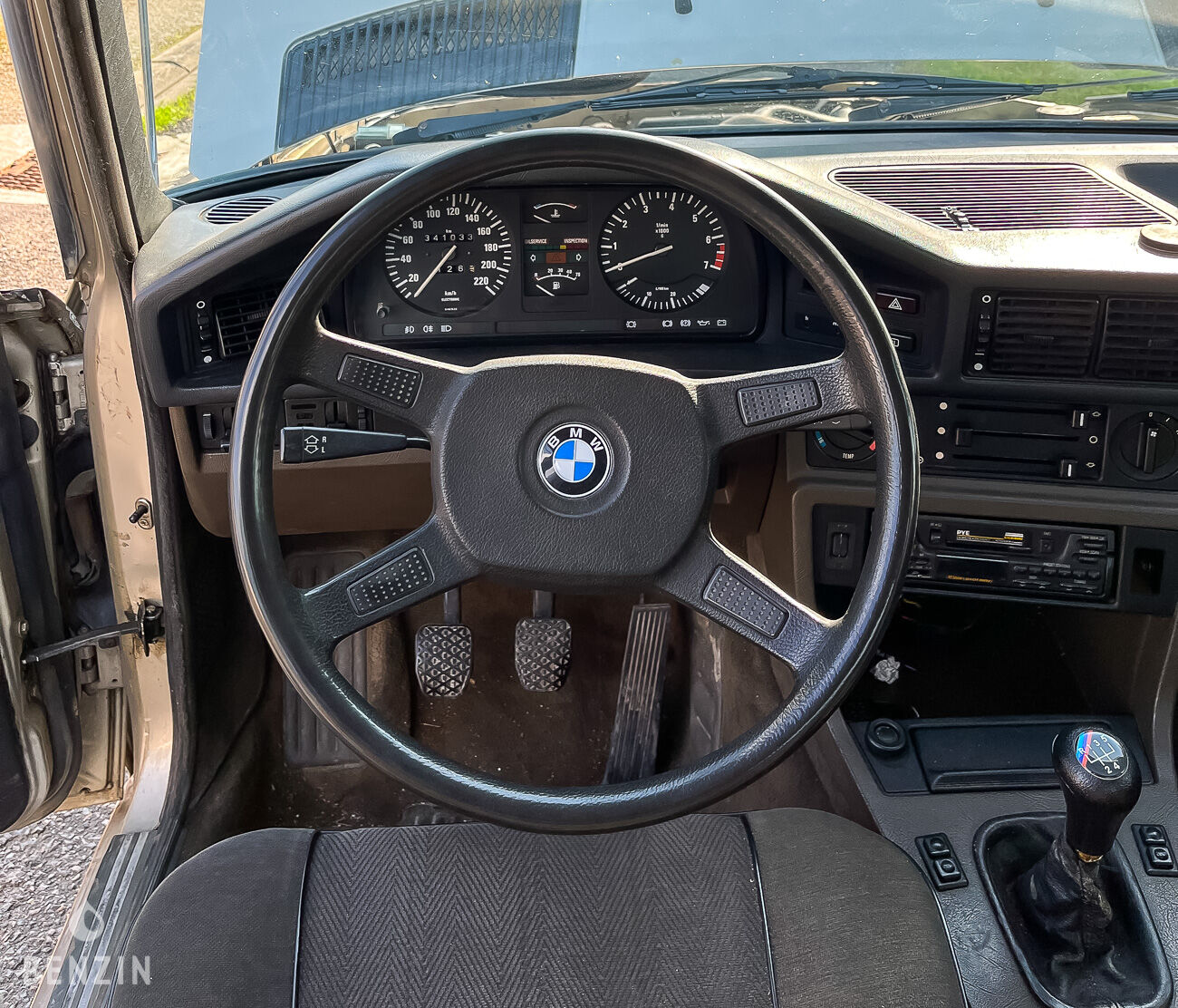 Benzin - BMW 520i e28 - 1983