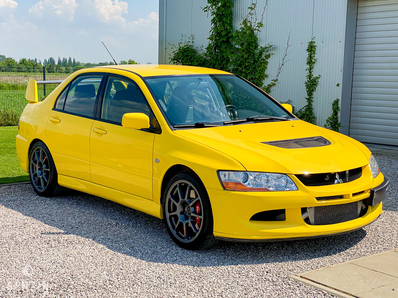 Benzin - Mitsubishi Lancer Evolution VIII - 2004