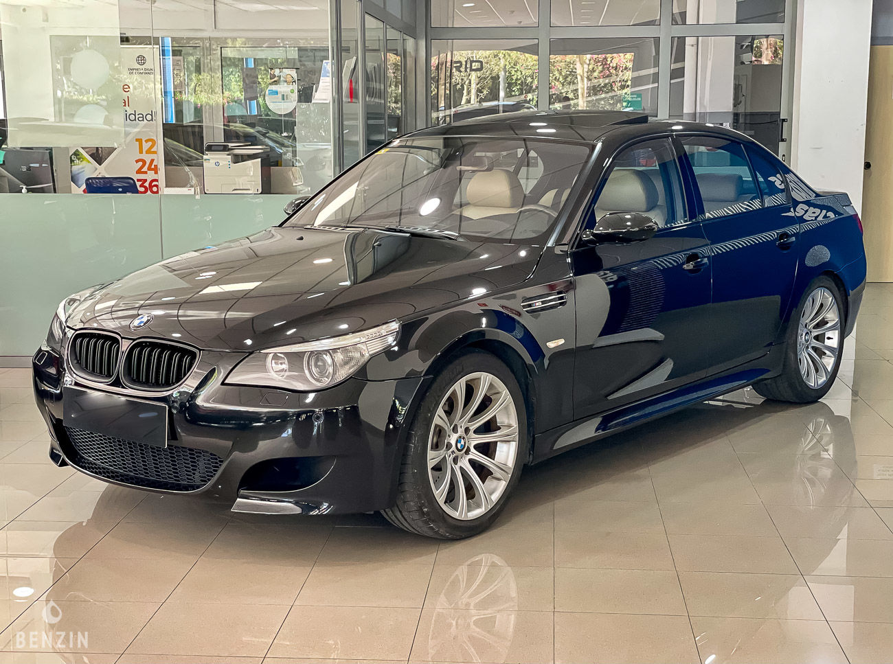 Benzin - BMW M5 e60 44k km - 2009