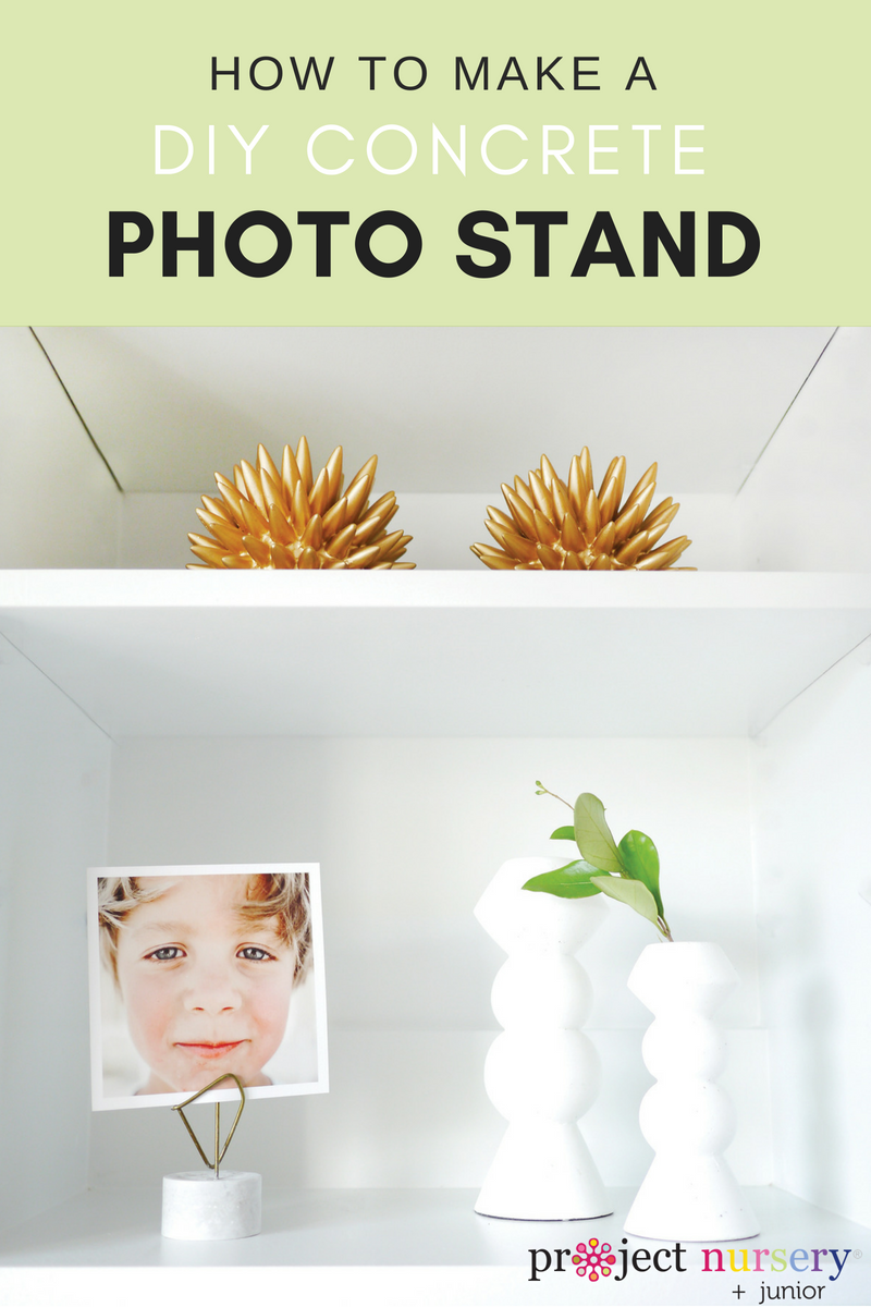 You'd Never Believe this Modern Photo Stand is Made with an Old Wire ...