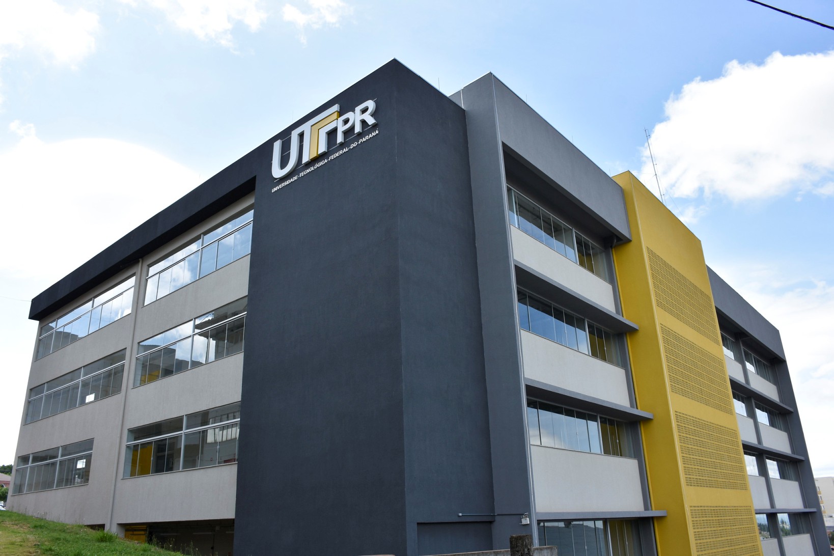 Concurso UTFPR abre inscrições para 21 oportunidades