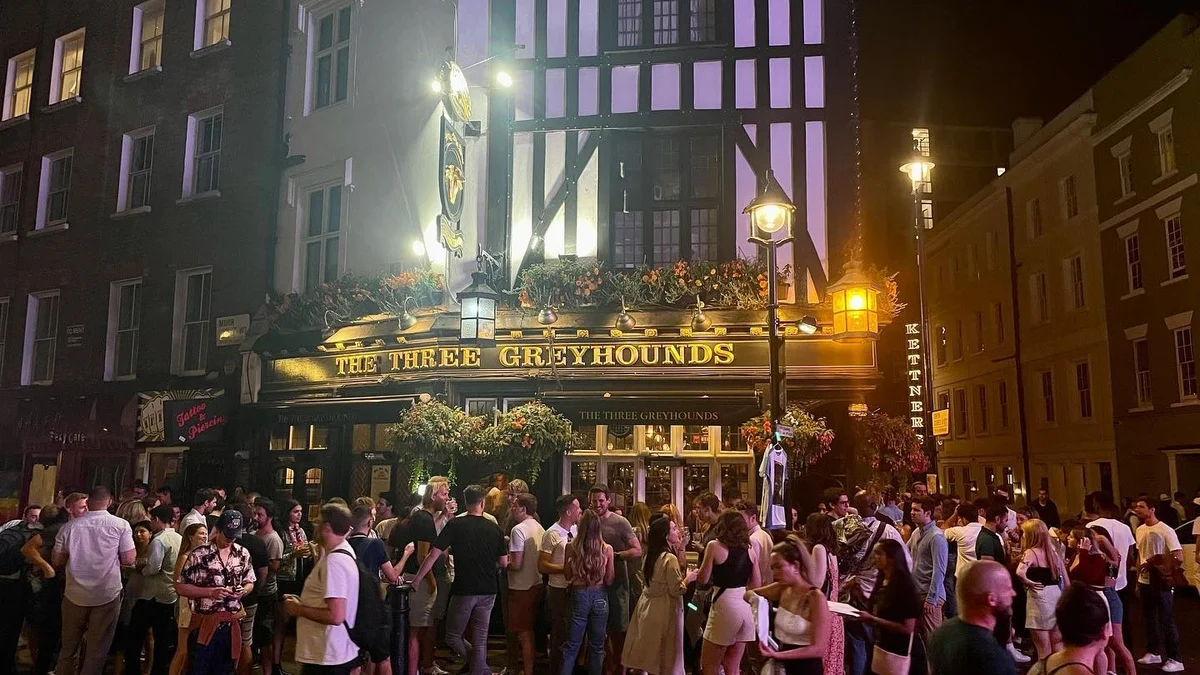 Streetside Drinking & Acoustic Sing-alongs at The Three Greyhounds ...