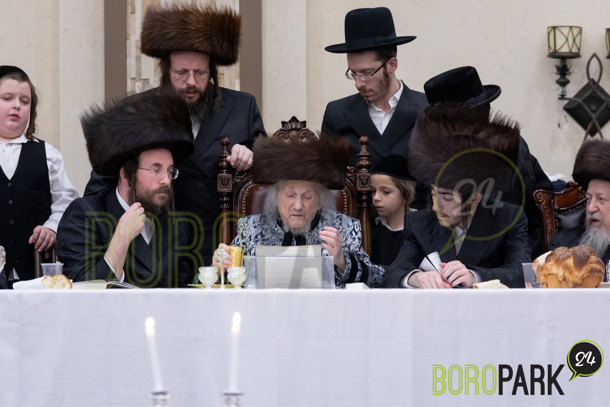 Verdan Rebbe Motzei Shabbos in Boro Park | Boro Park 24