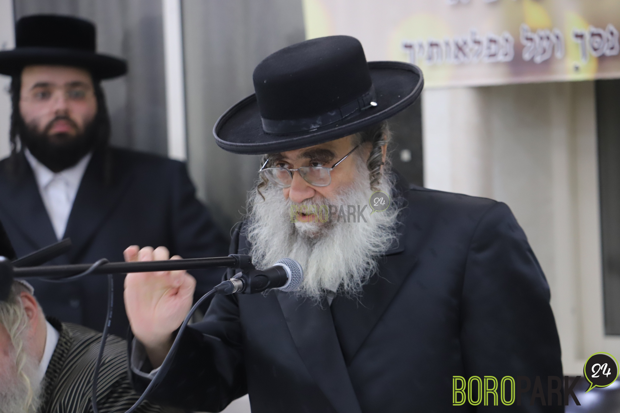 Hagoan Rabbi Gamliel Rabinowitz lighting the Menorah at the Beis ...